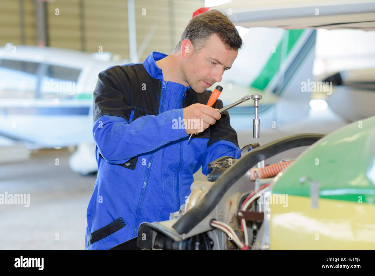 Airplane repair hi-res stock photography and images - Alamy