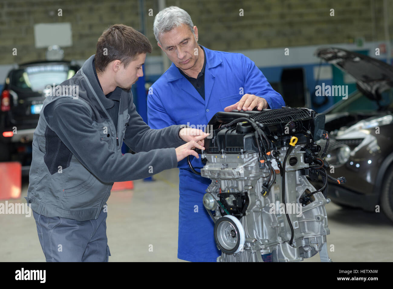 Teen girl mechanic hi-res stock photography and images - Alamy