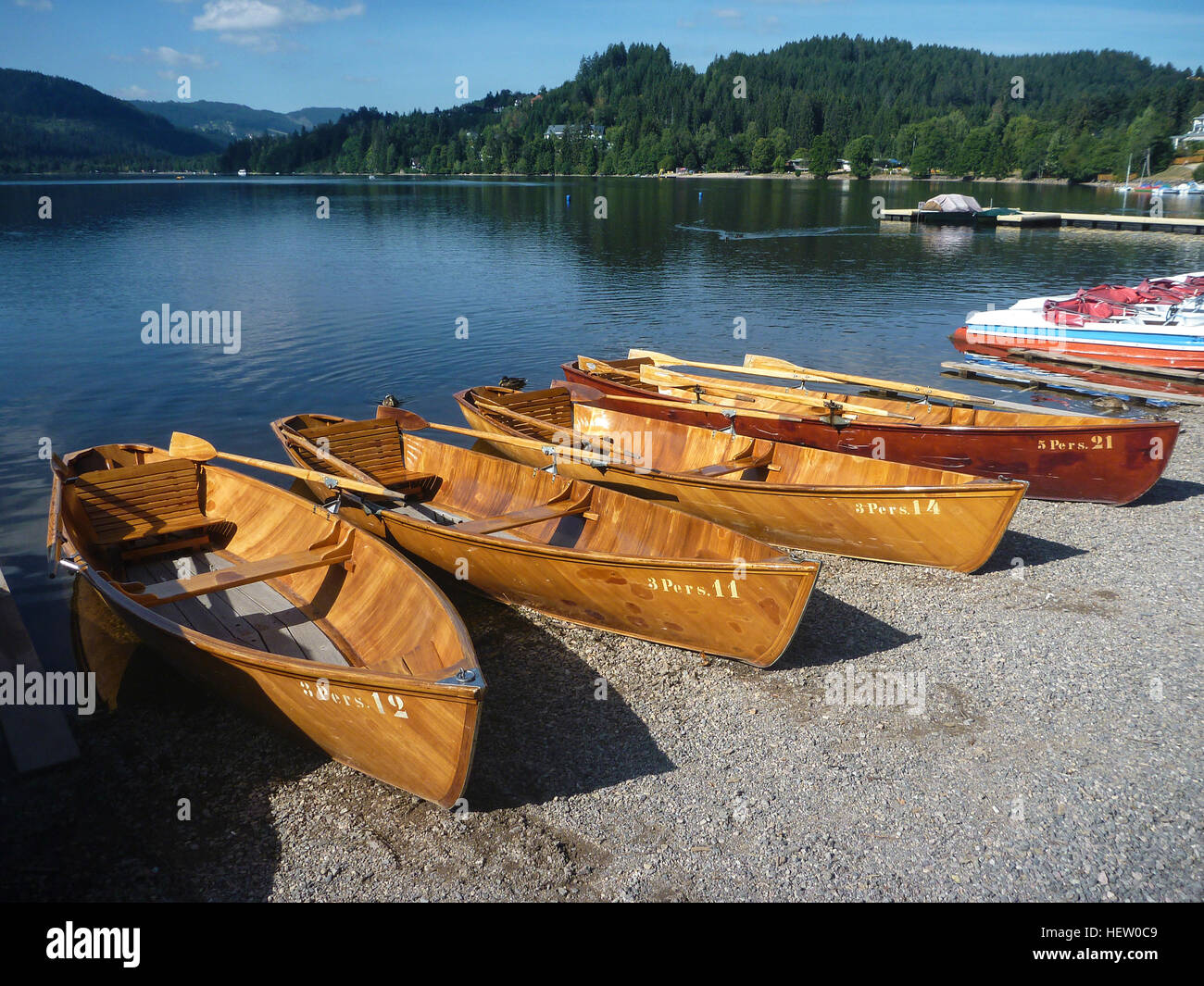 Row boats on beach hi-res stock photography and images - Alamy
