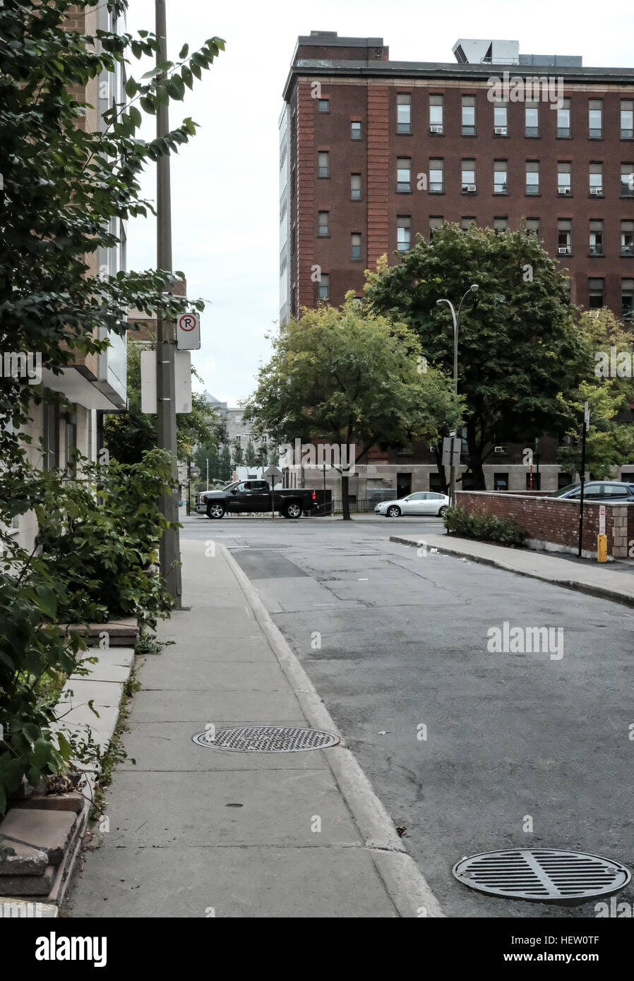 Empty side street in a North American city Stock Photo - Alamy