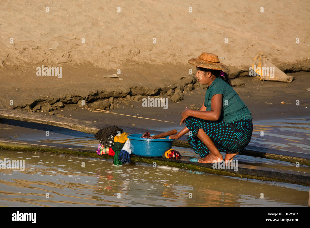 ASIA, MYANMAR (BURMA), Sagaing Division, Mingkin, Chindwin River, Kan ...