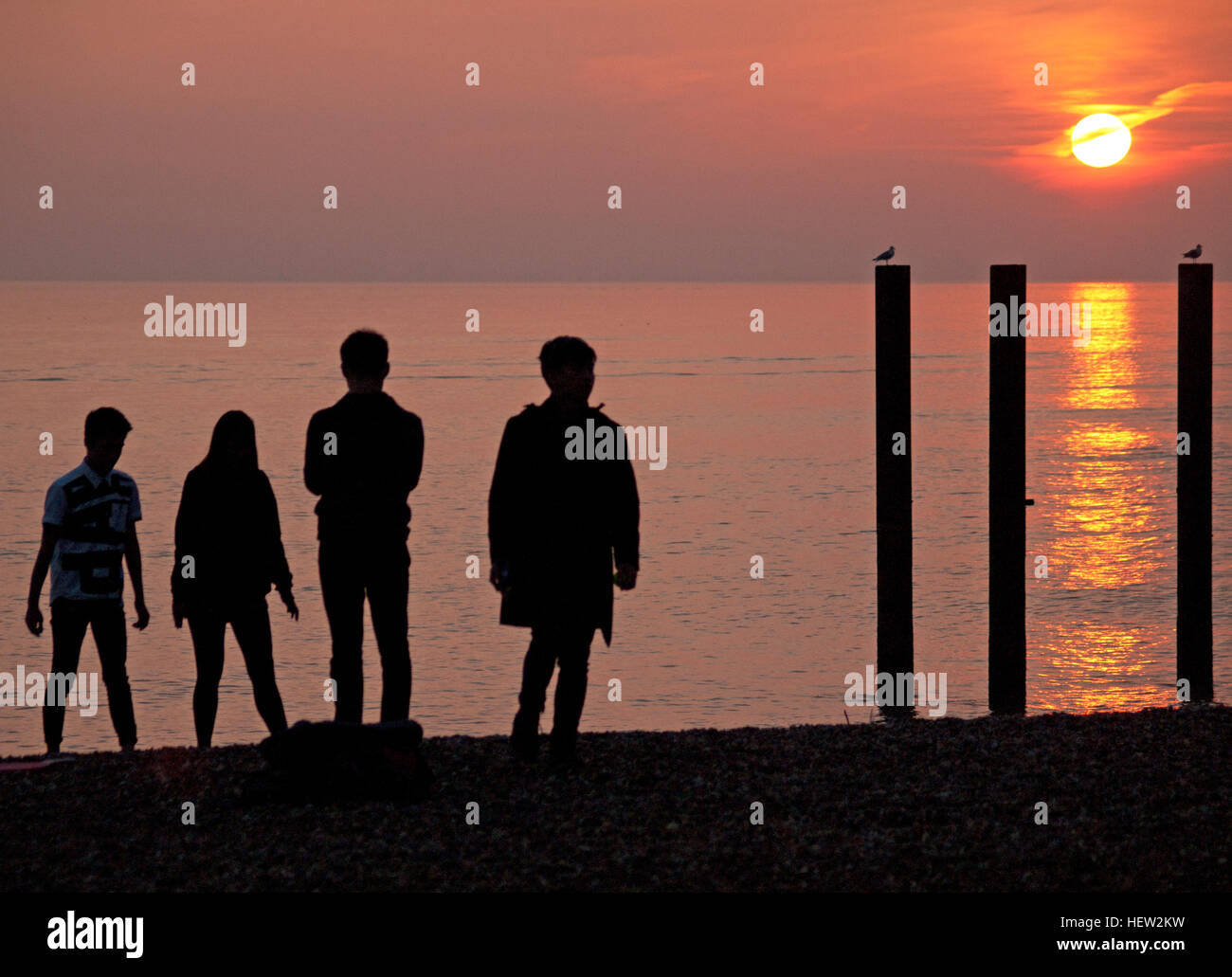 People watching sun go hi-res stock photography and images - Alamy