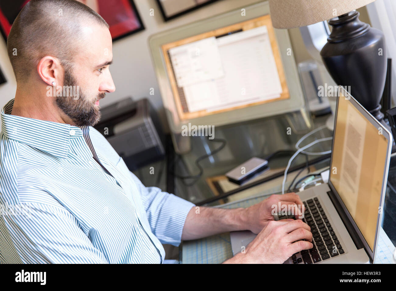 Adult typing hi-res stock photography and images - Alamy