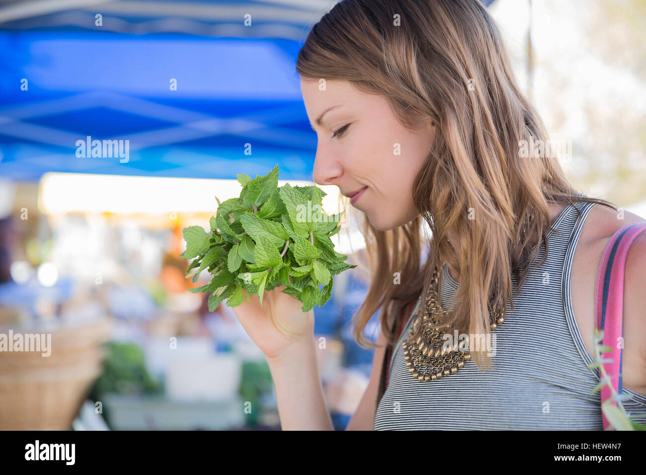 Smelling fruit hi-res stock photography and images - Alamy
