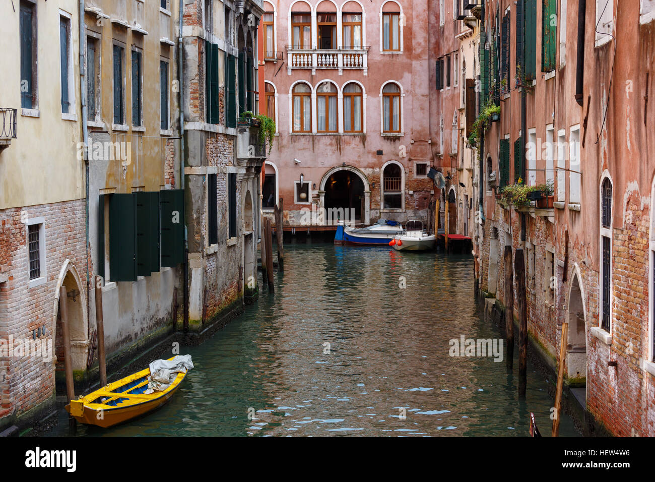 Old buildings venice hi-res stock photography and images - Alamy