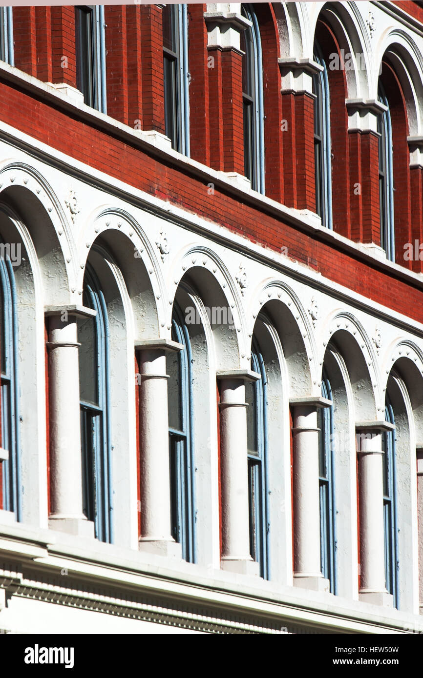 Windows new york facade hi-res stock photography and images - Alamy