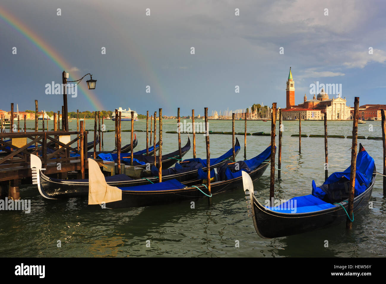 Famous gondola hi-res stock photography and images - Alamy