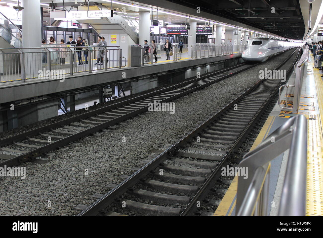 A high speed Japanese shinkansen bullet train at Kyoto Station Stock Photo - Alamy