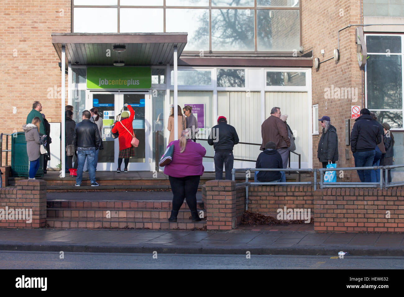 Unemployed people queuing for jobs hi-res stock photography and images ...