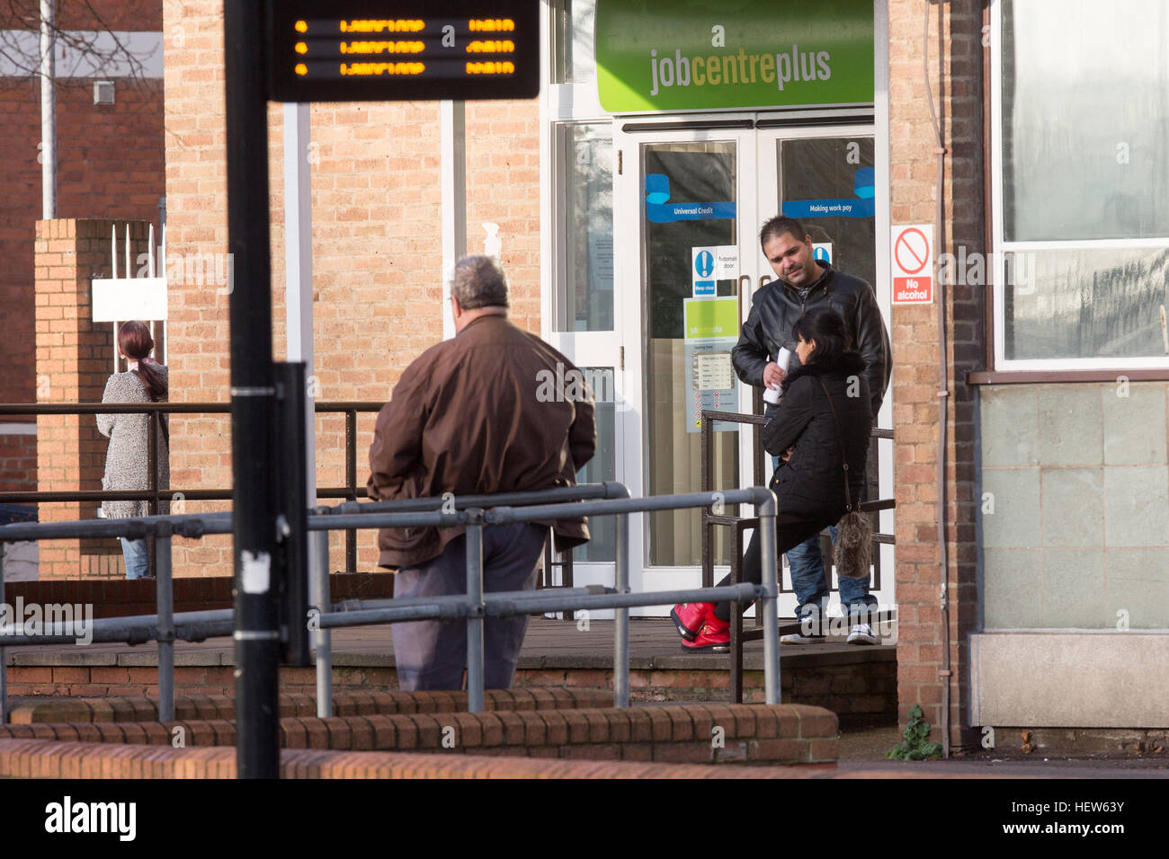 Unemployed people queuing for jobs hi-res stock photography and images ...