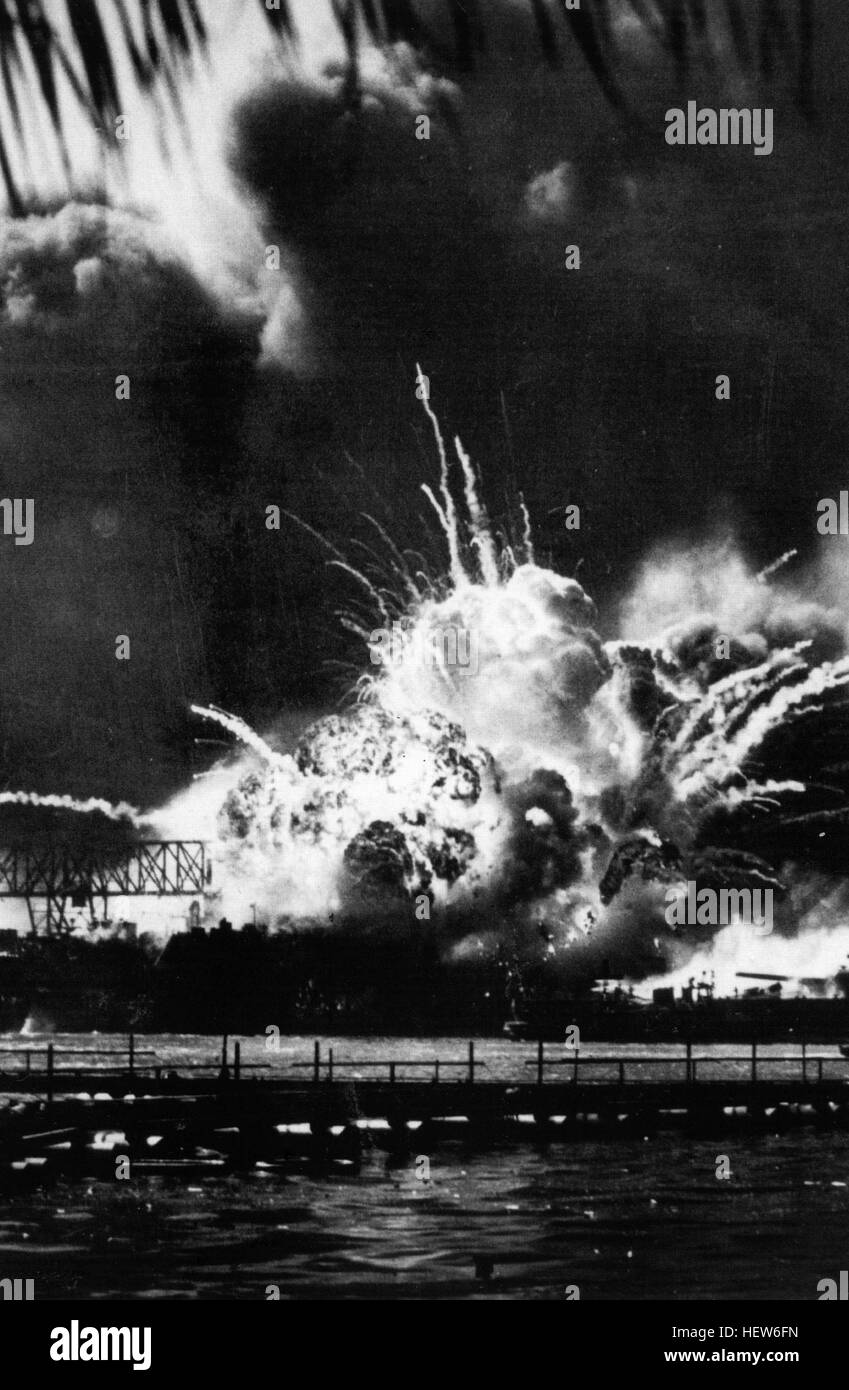 Live at the pearl Black and White Stock Photos & Images - Alamy