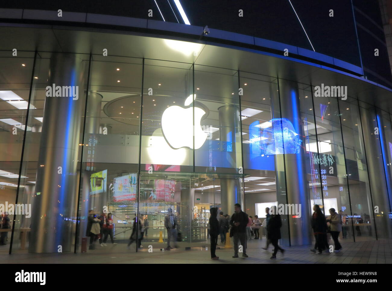 People visit Apple store in Wangfujing in Beijing China Stock Photo - Alamy
