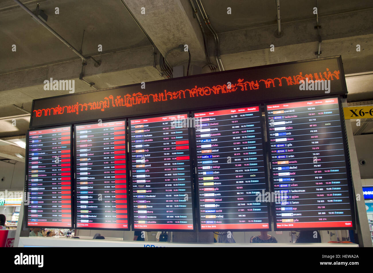 Airport flight information board bangkok hi-res stock photography and ...