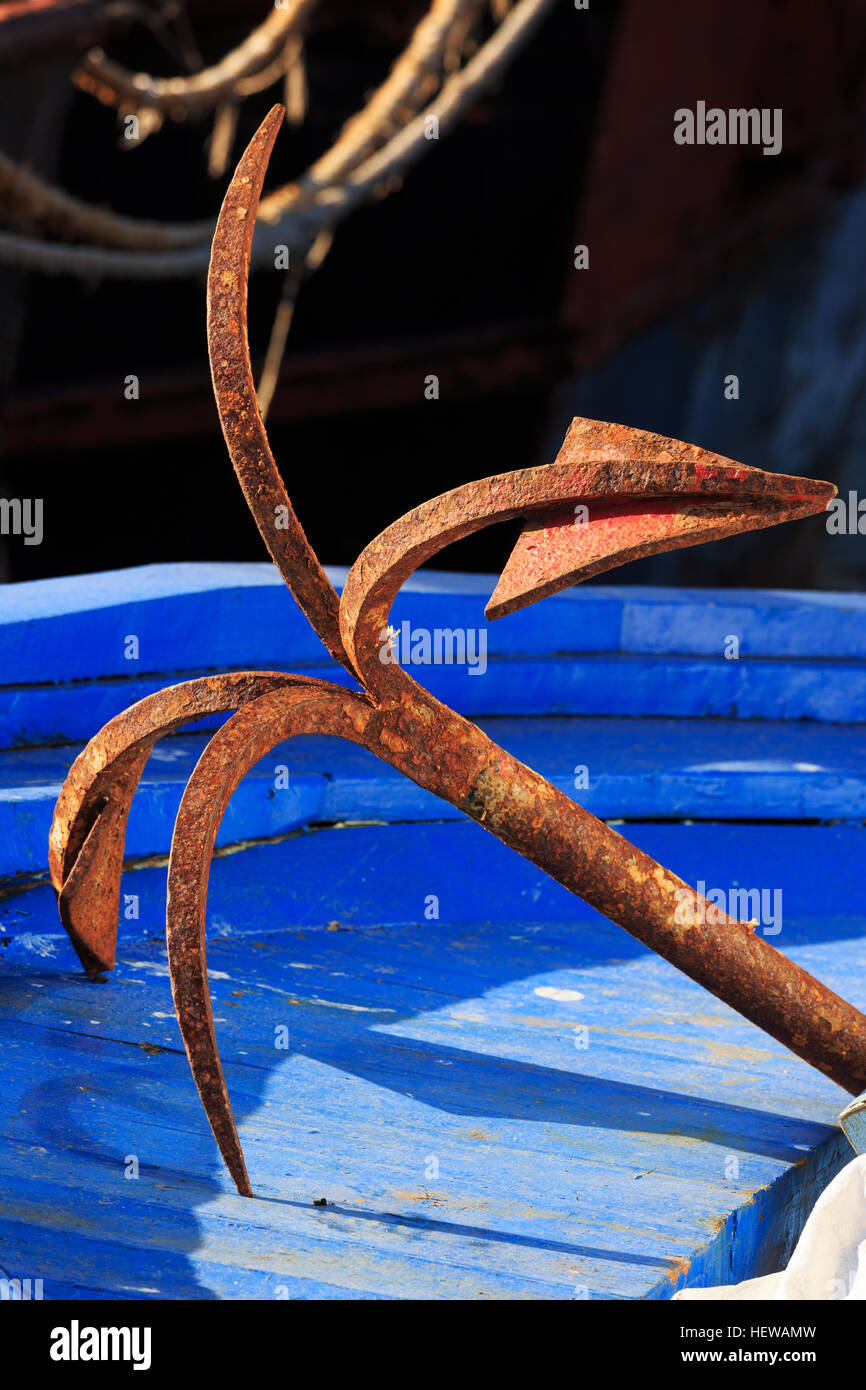 Rusty anchor chain knot hi-res stock photography and images - Alamy
