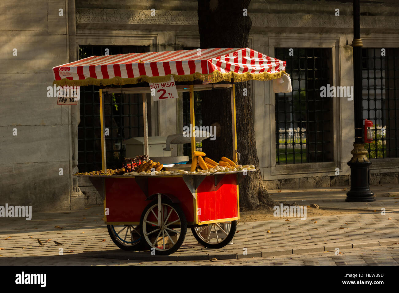 Street food cart istanbul turkey hi-res stock photography and images ...