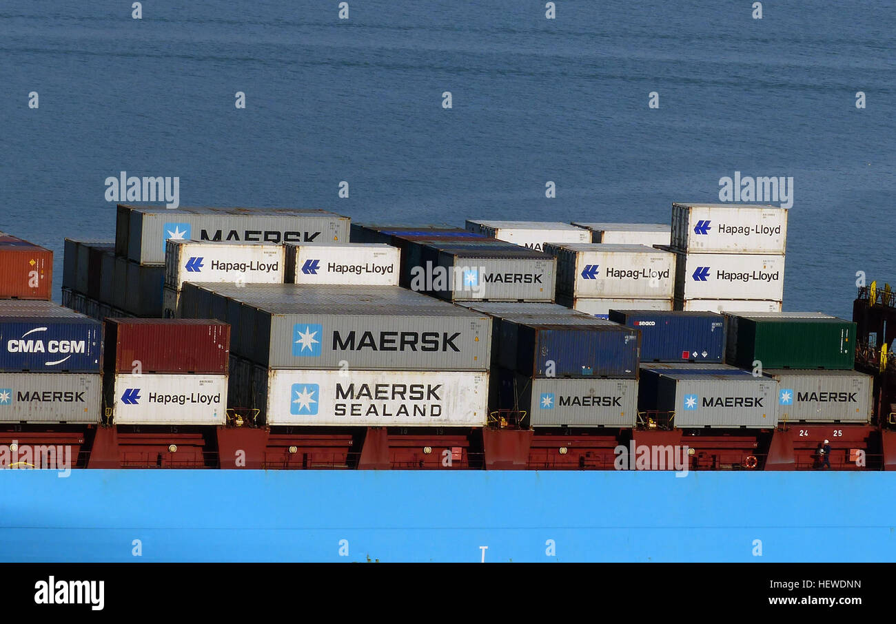 Standard intermodal freight containers hi-res stock photography and ...
