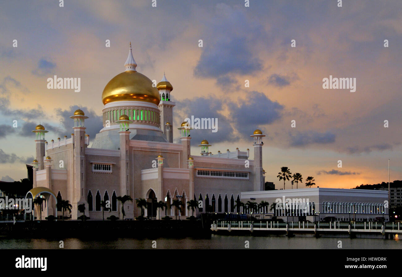 The Sultan Omar Ali Saifuddin Mosque in Bandar Seri Begawan, Brunei, is ...
