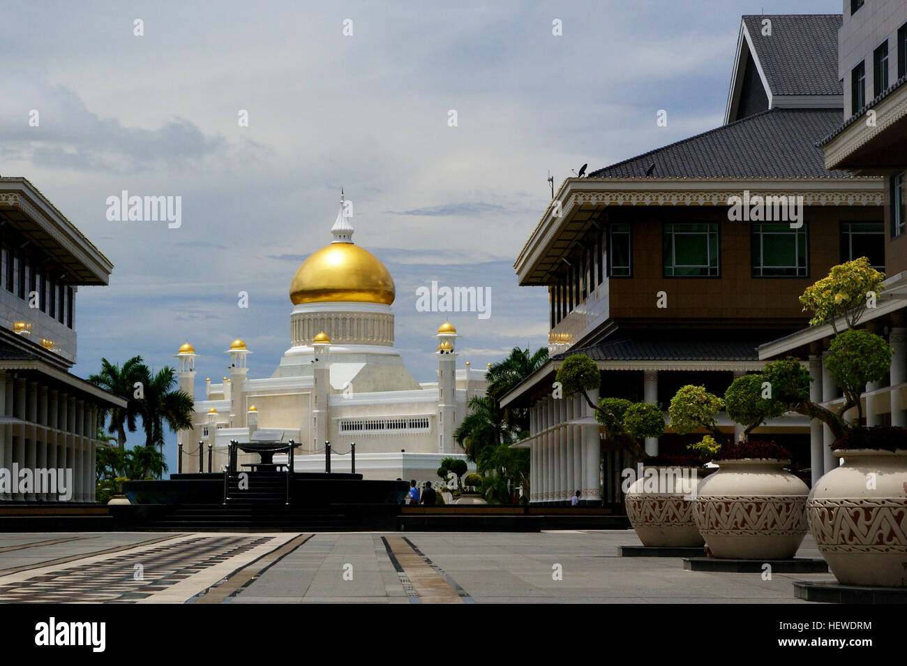 The Sultan Omar Ali Saifuddien Mosque, located in Bandar Seri Begawan ...