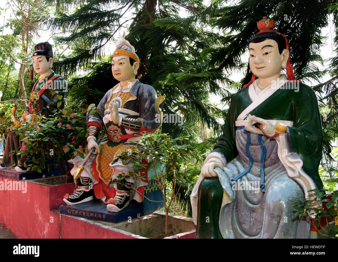 The 10,000 Buddhas Monastery in Sha Tin, Hong Kong, features thousands ...