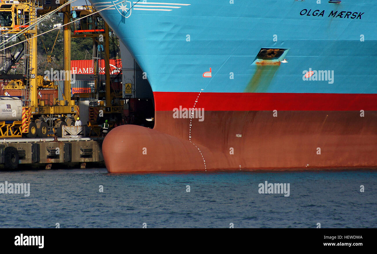OLGA MAERSK, a container carrier registered in Denmark, built in 2003 ...