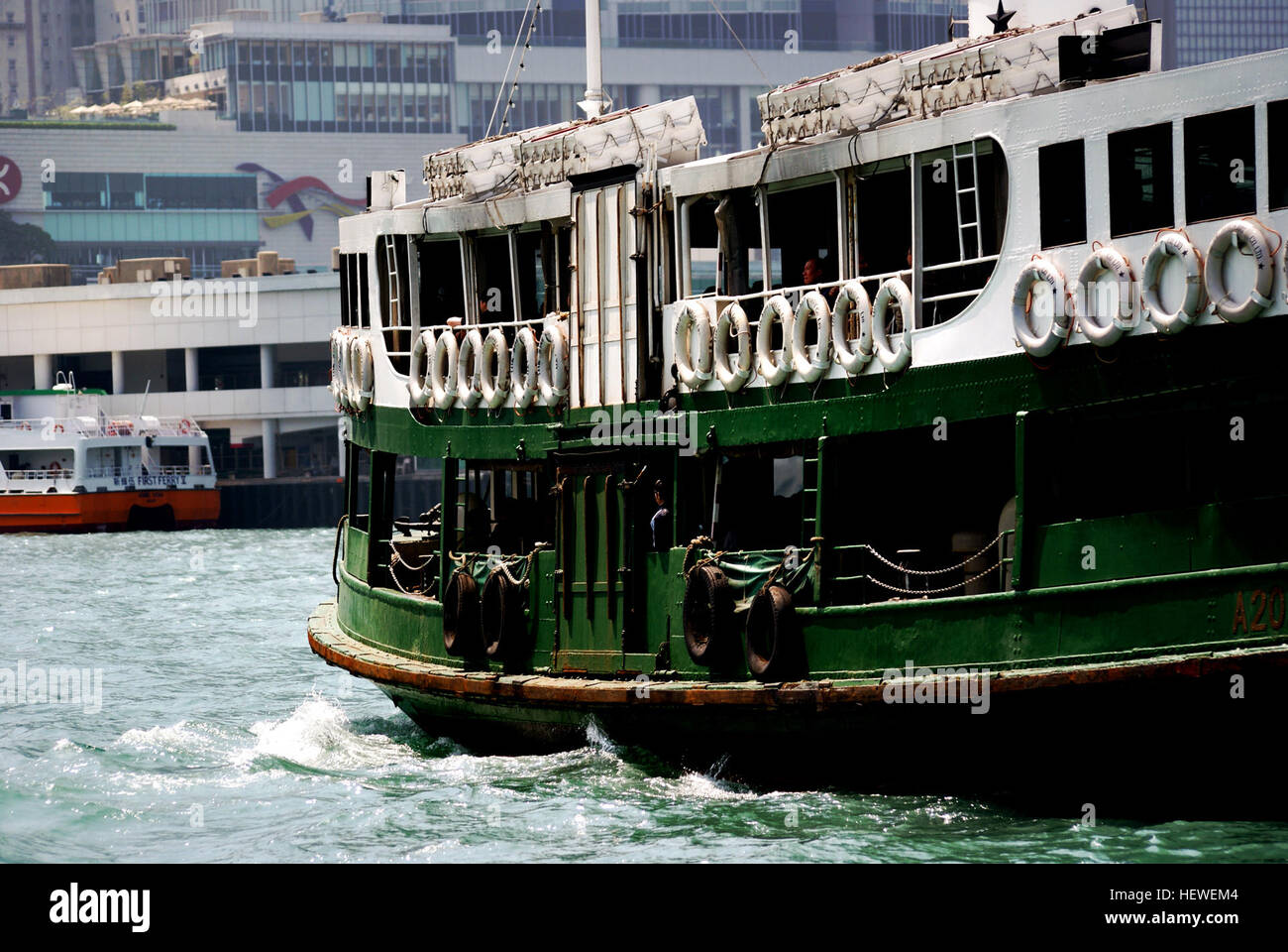Situated between Hong Kong Island and Kowloon Peninsula, Victoria Bay ...