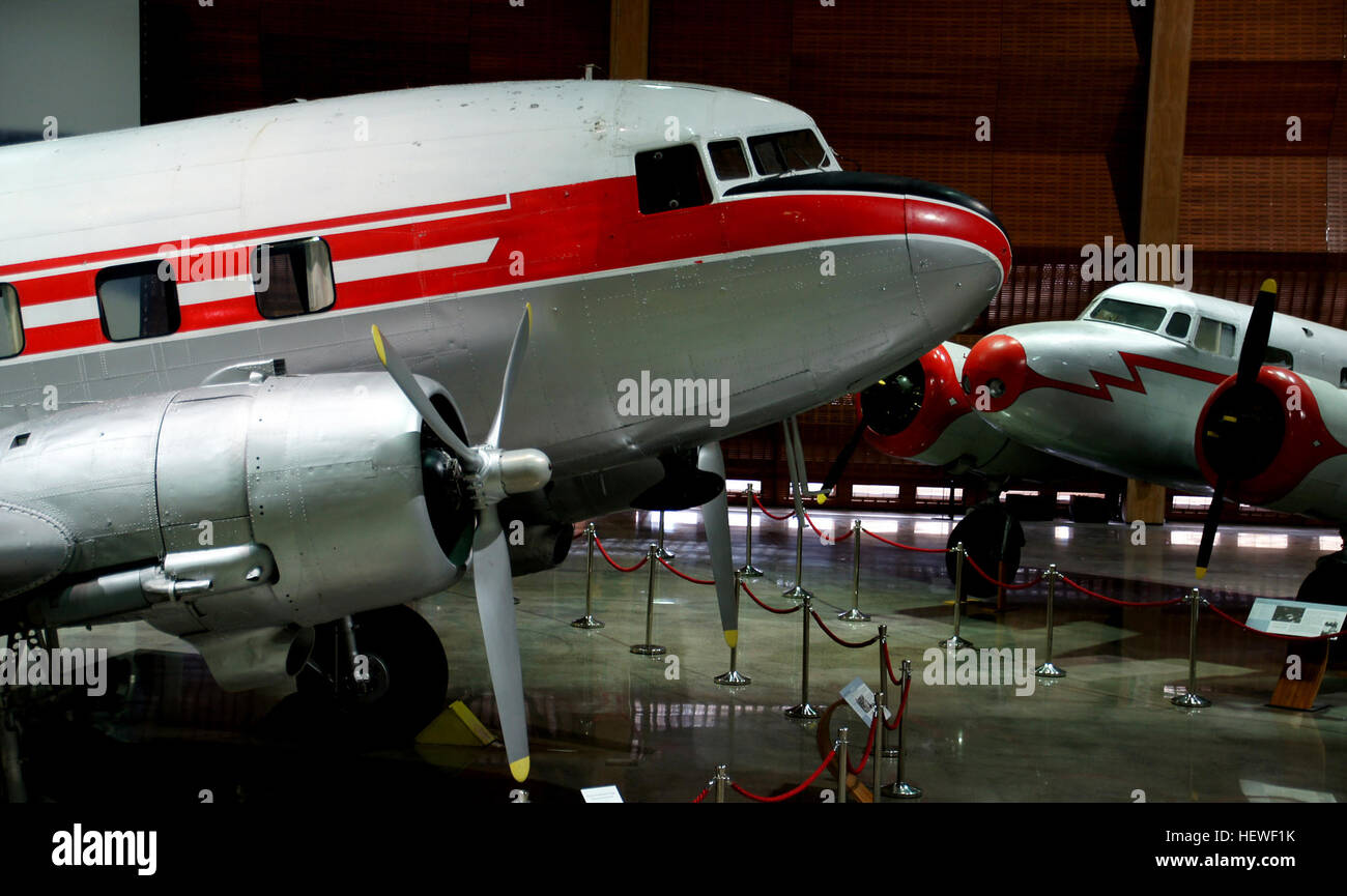 Douglas dc 3 fixed wing propeller driven airliner hi-res stock ...
