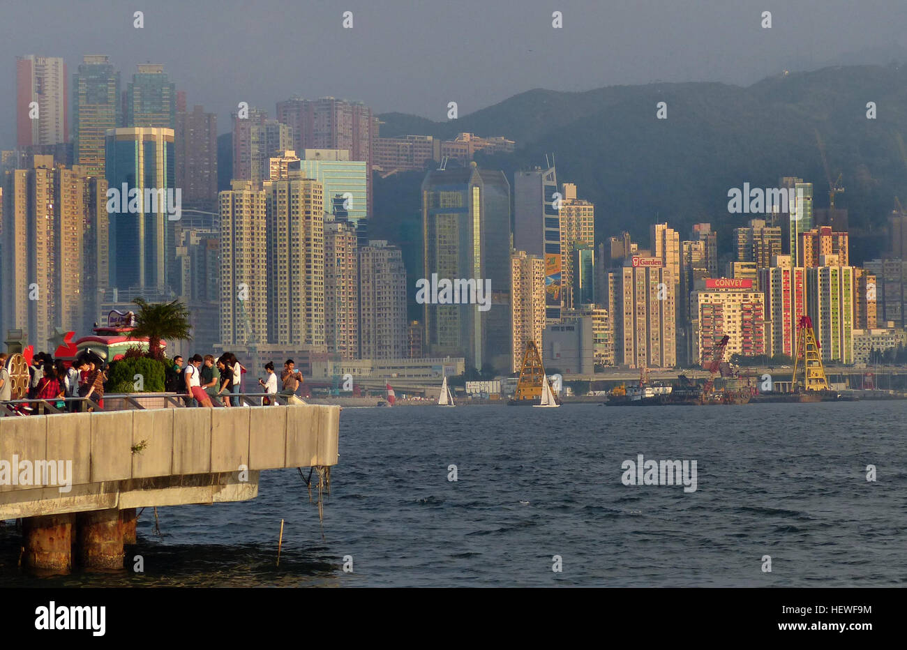 Container port victoria hong kong hi-res stock photography and images ...