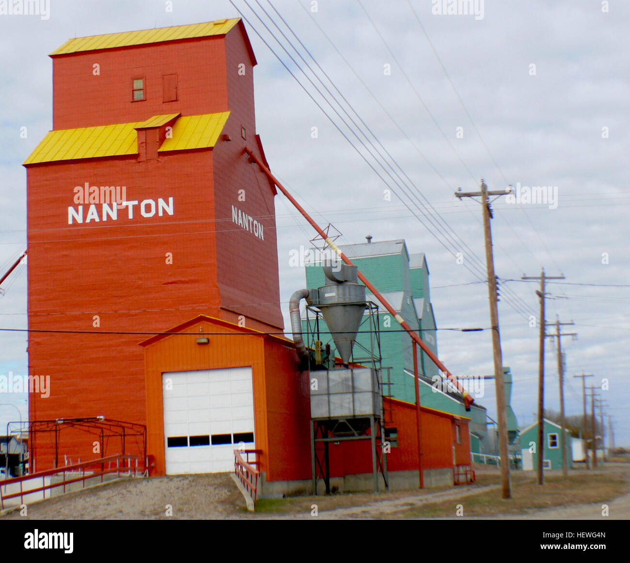 Row of grain elevators hi-res stock photography and images - Alamy