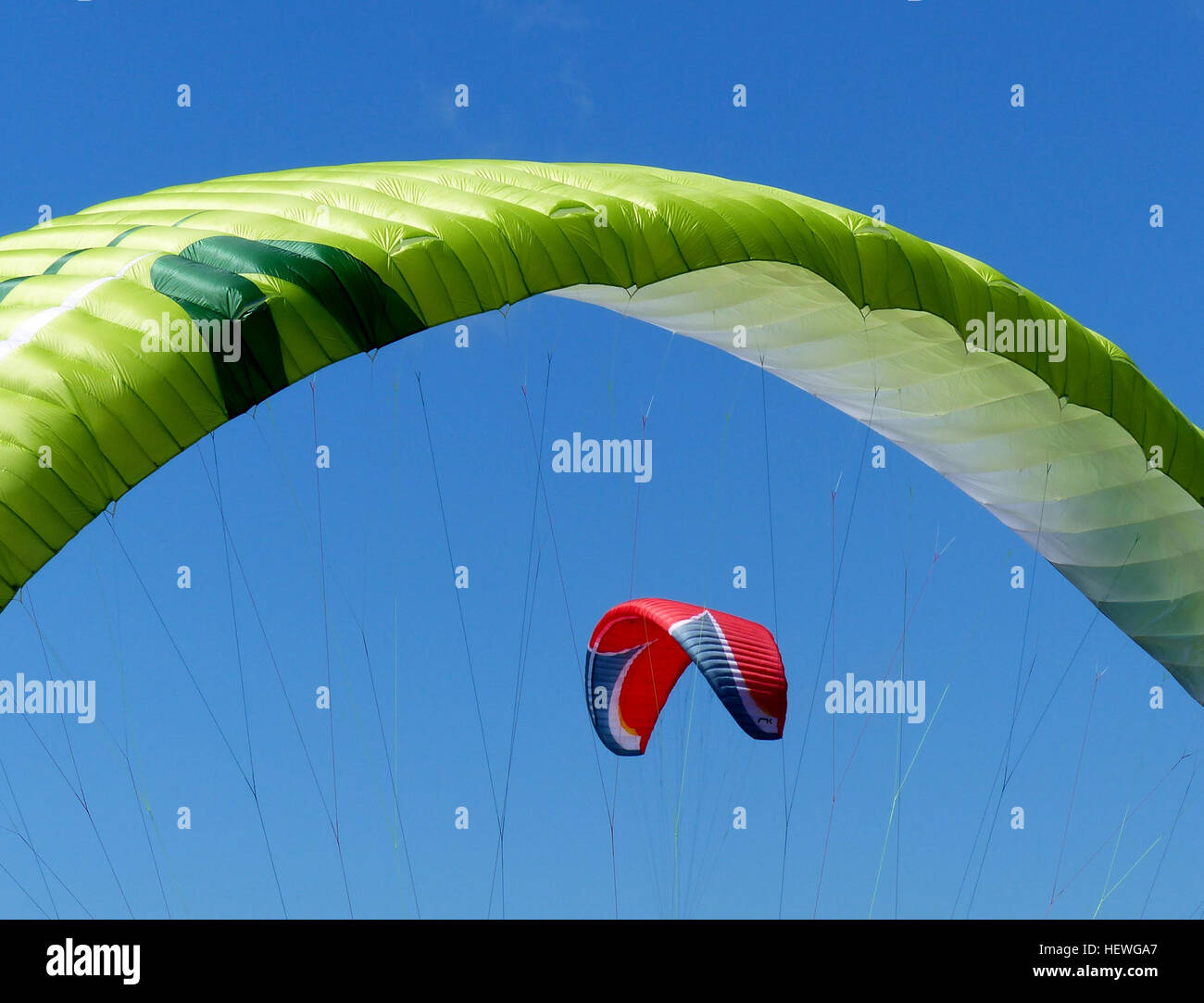 Paraglider soaring through sky hi-res stock photography and images - Alamy