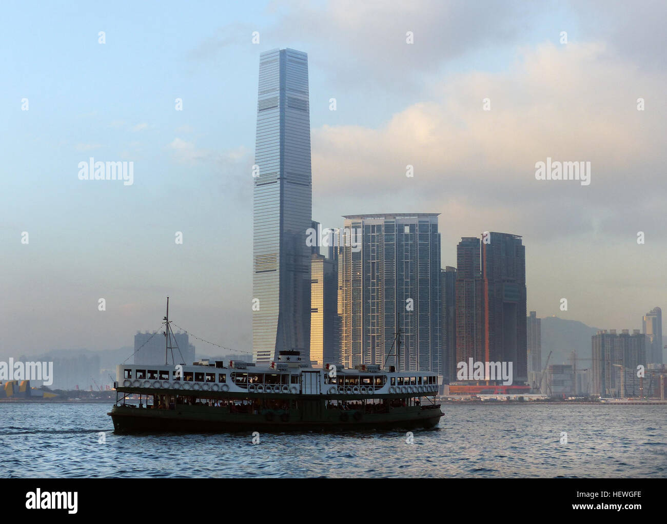 Part built high rise tower hi-res stock photography and images - Alamy