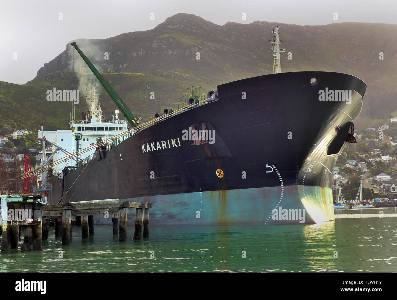 The KAKARIKI is a crude oil tanker built in 1999, sailing under the New ...