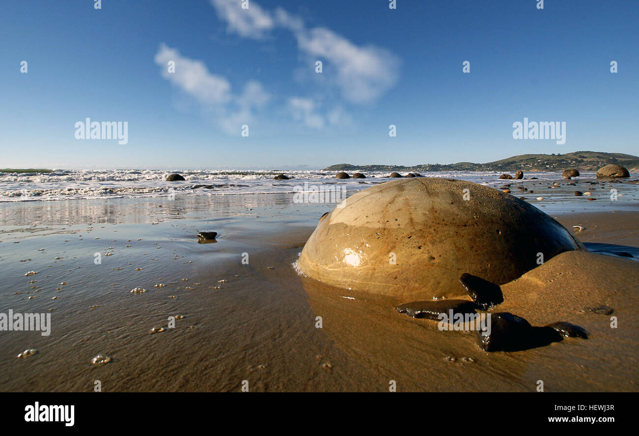 Unusually large spherical boulders lying hi-res stock photography and ...