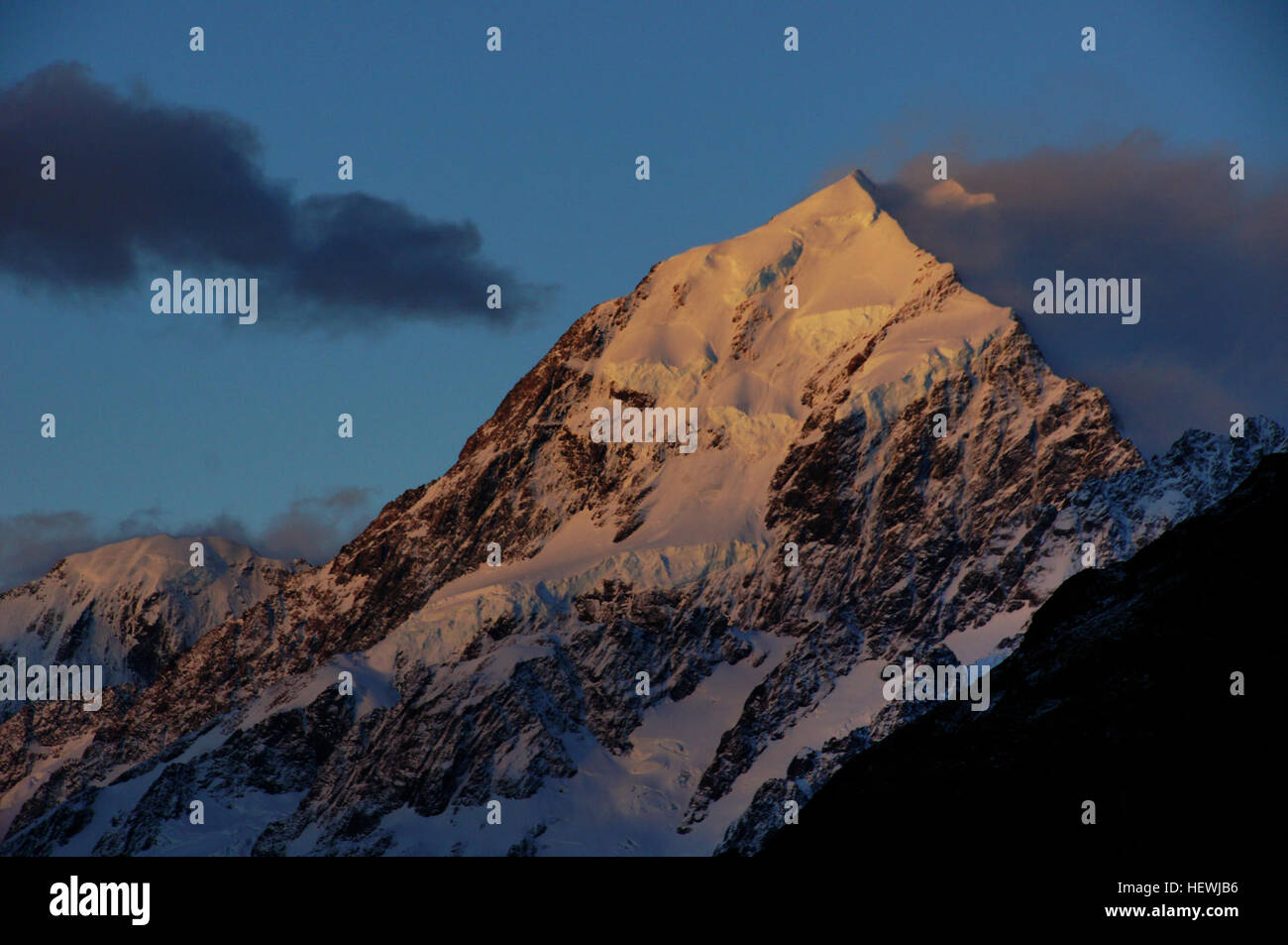 Photography captures the stunning landscapes around Mt. Cook, New ...