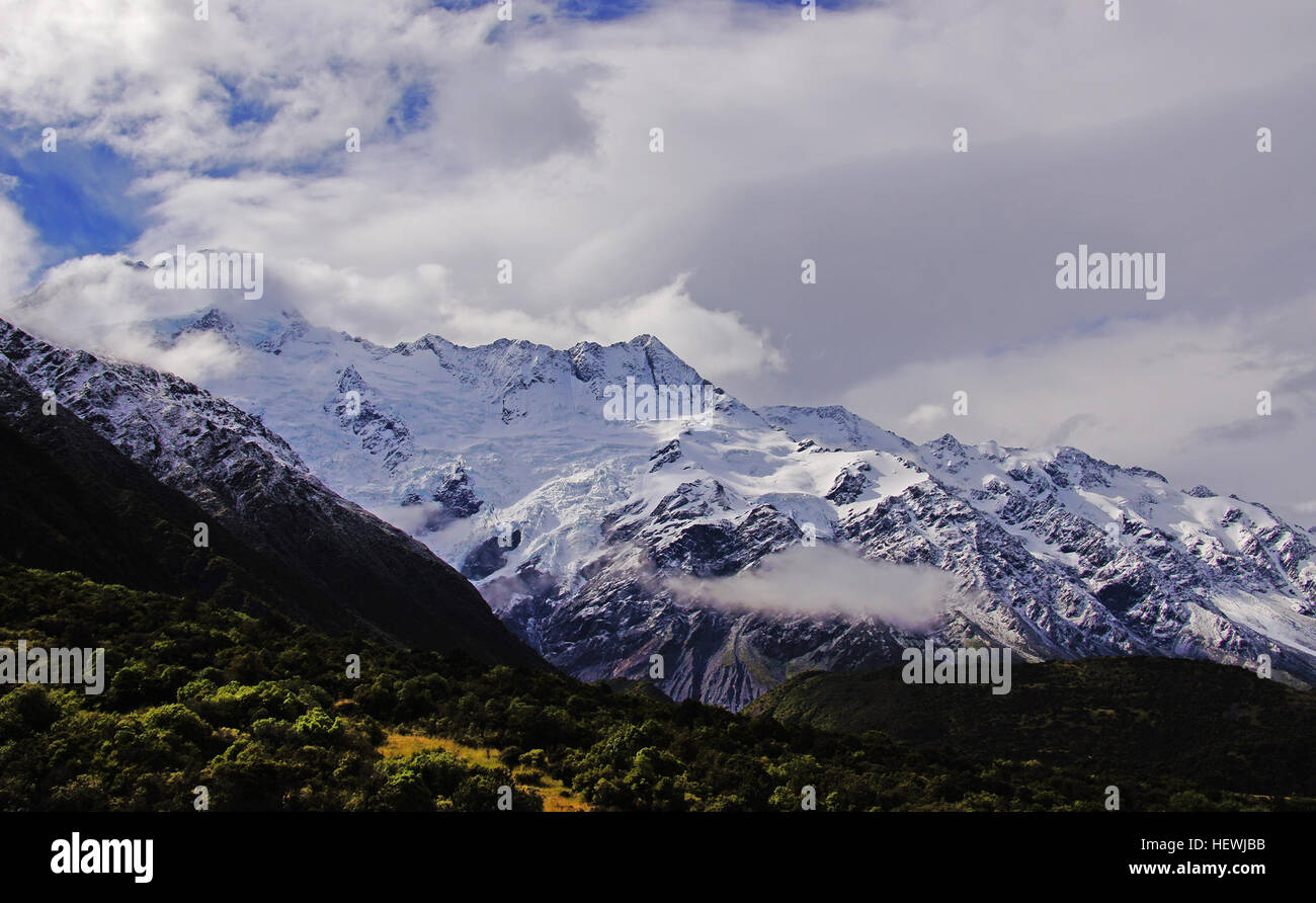 A breathtaking photograph of Aoraki / Mount Cook in New Zealand ...