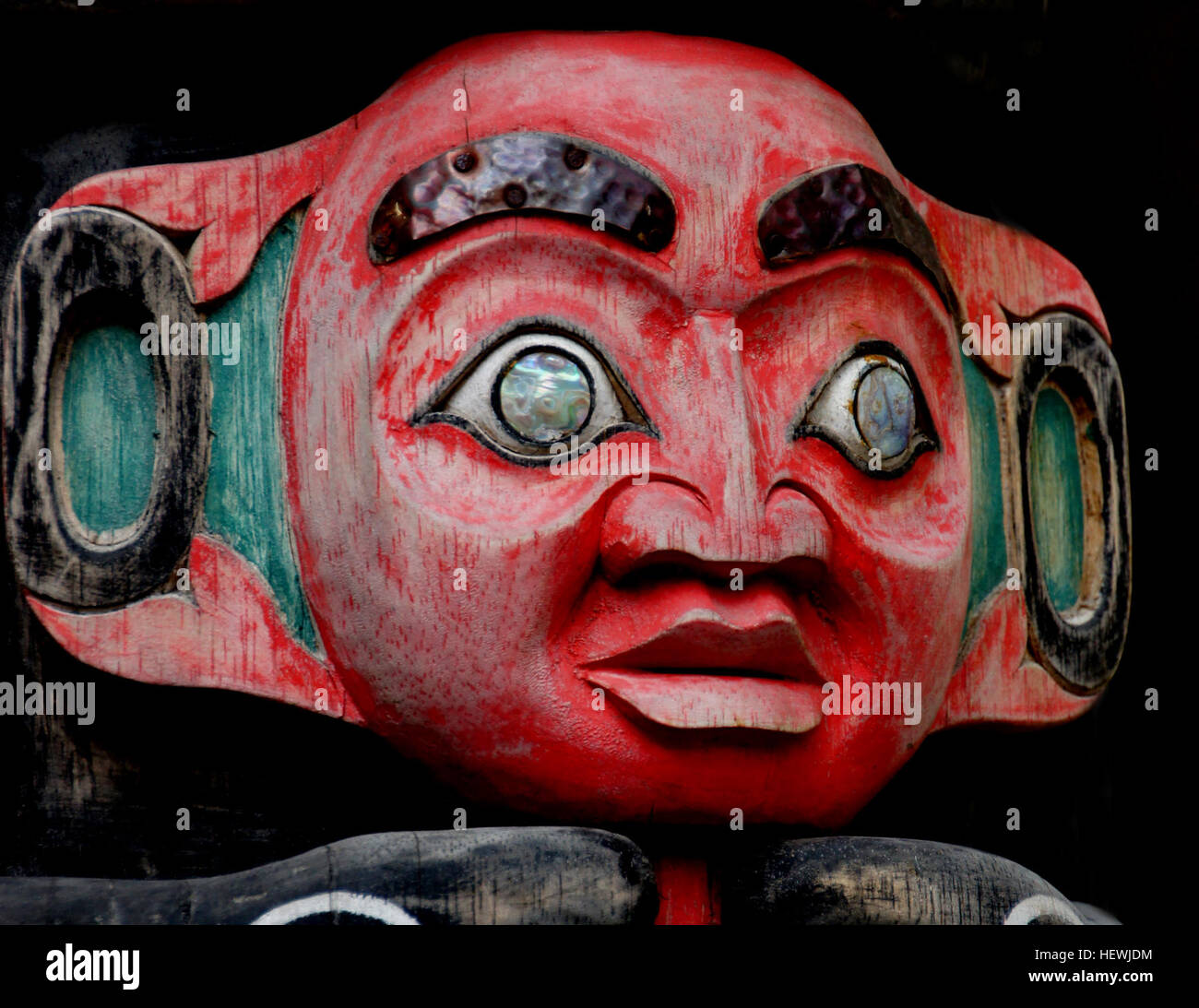 Native alaskan arts and artifacts hi-res stock photography and images ...