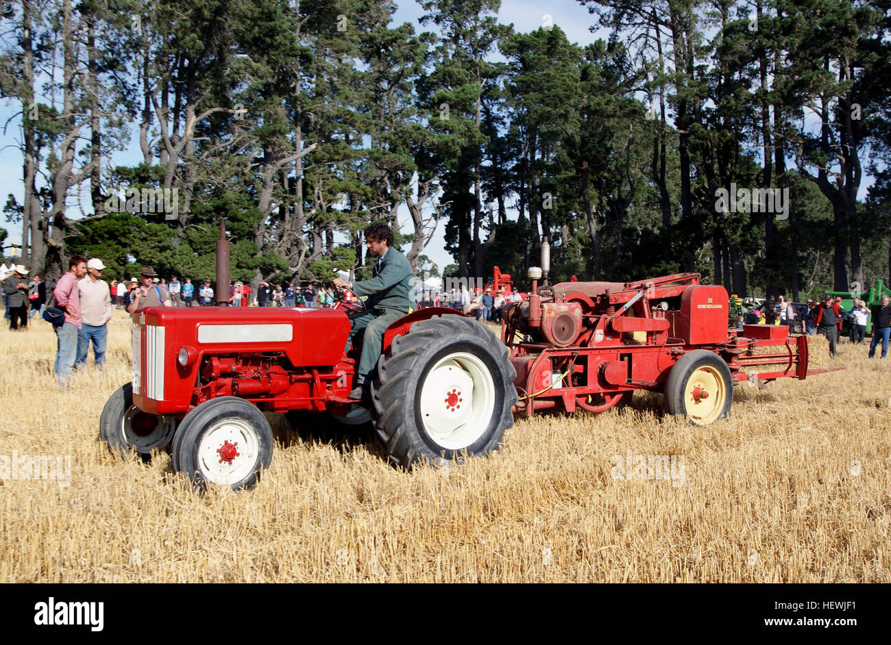 New holland agricultural tractors hi-res stock photography and images ...