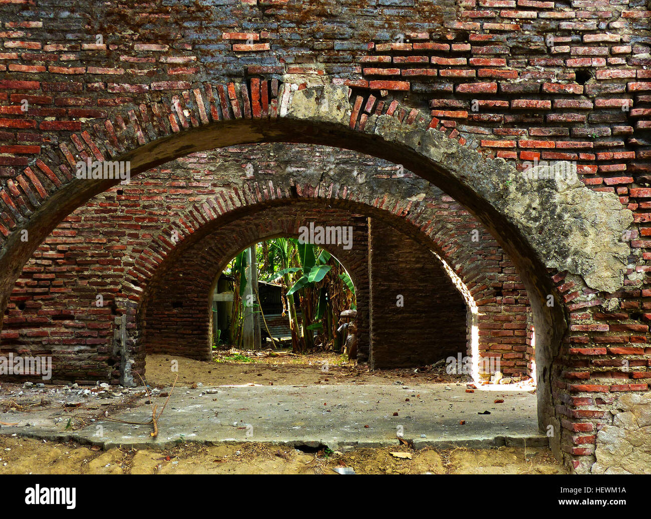 Arch walling hi-res stock photography and images - Alamy