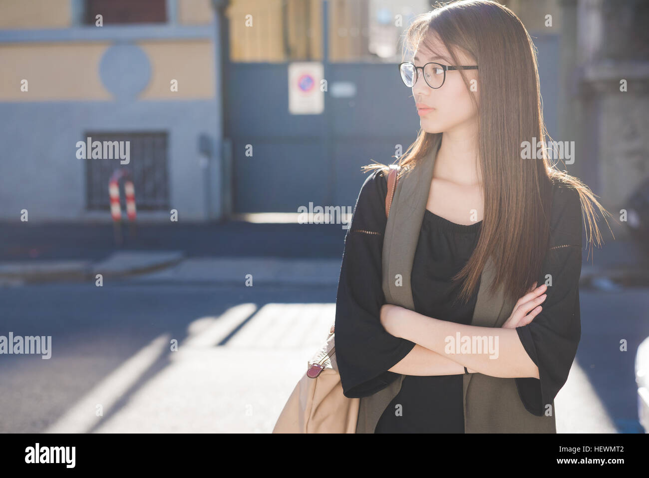 Shoulder length dark hair hi-res stock photography and images - Alamy