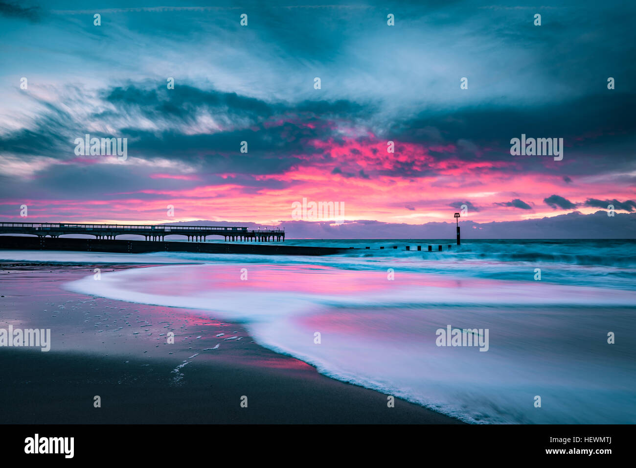 Sunrise on Boscombe Beach in Bournemouth Stock Photo - Alamy