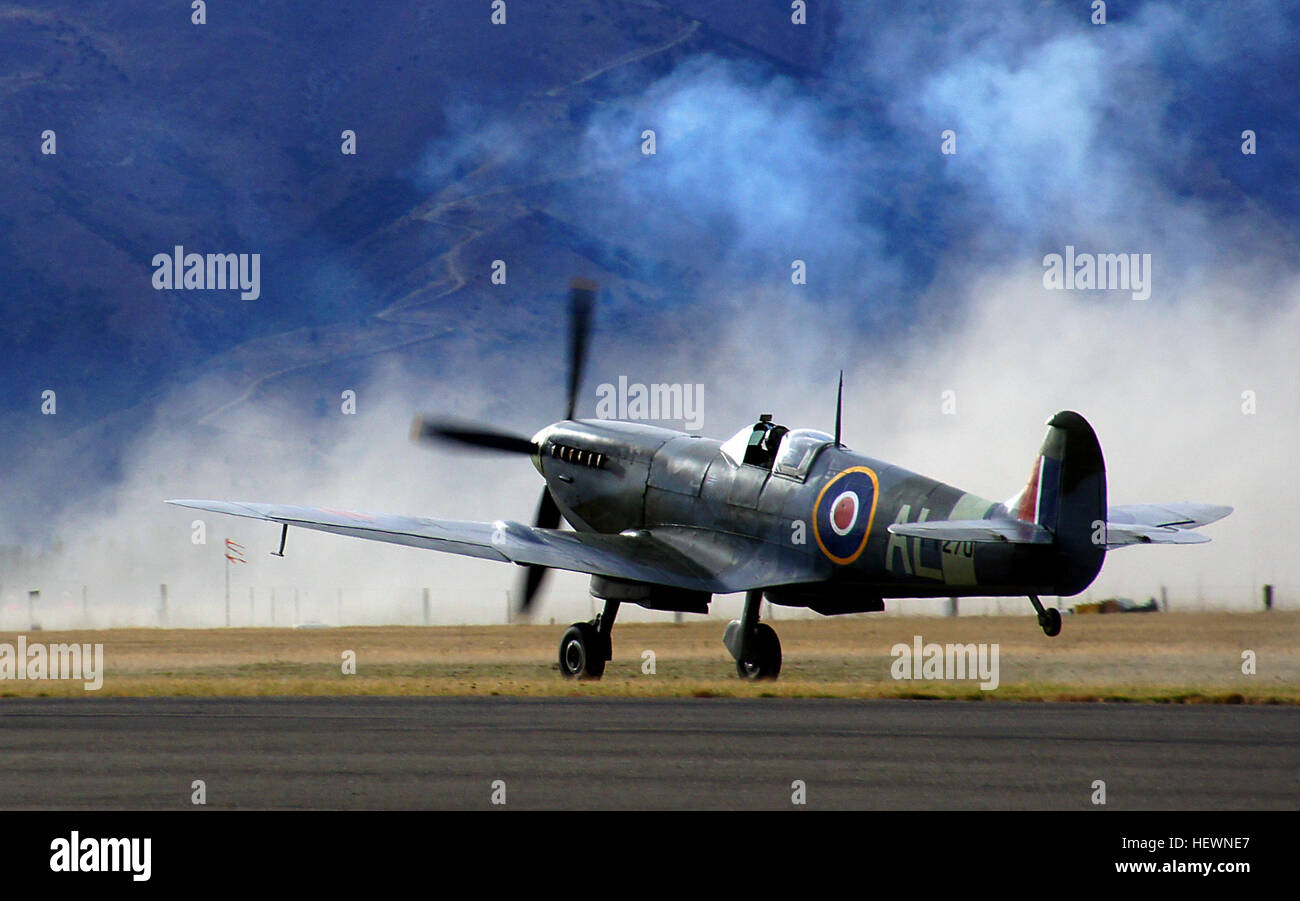 September 1944 hi-res stock photography and images - Alamy