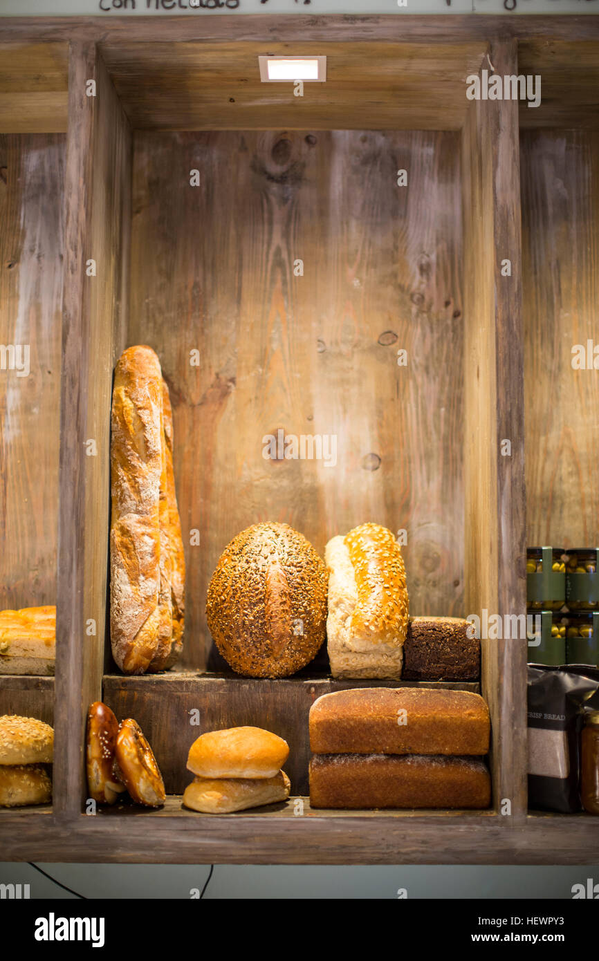 Bread bakery display hi-res stock photography and images - Alamy