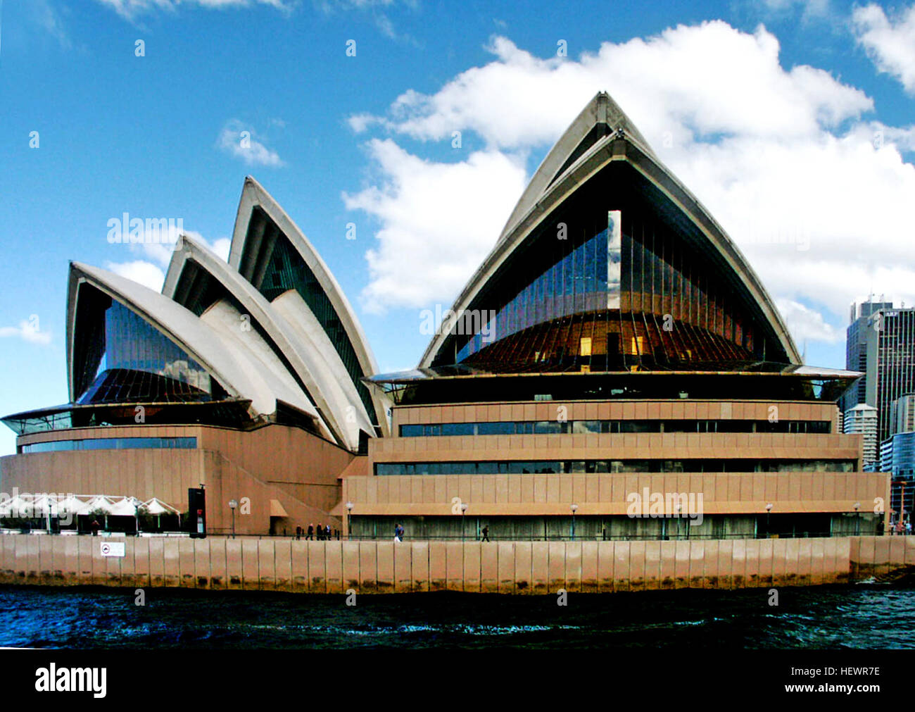 The Sydney Opera House, an iconic example of expressionist architecture ...