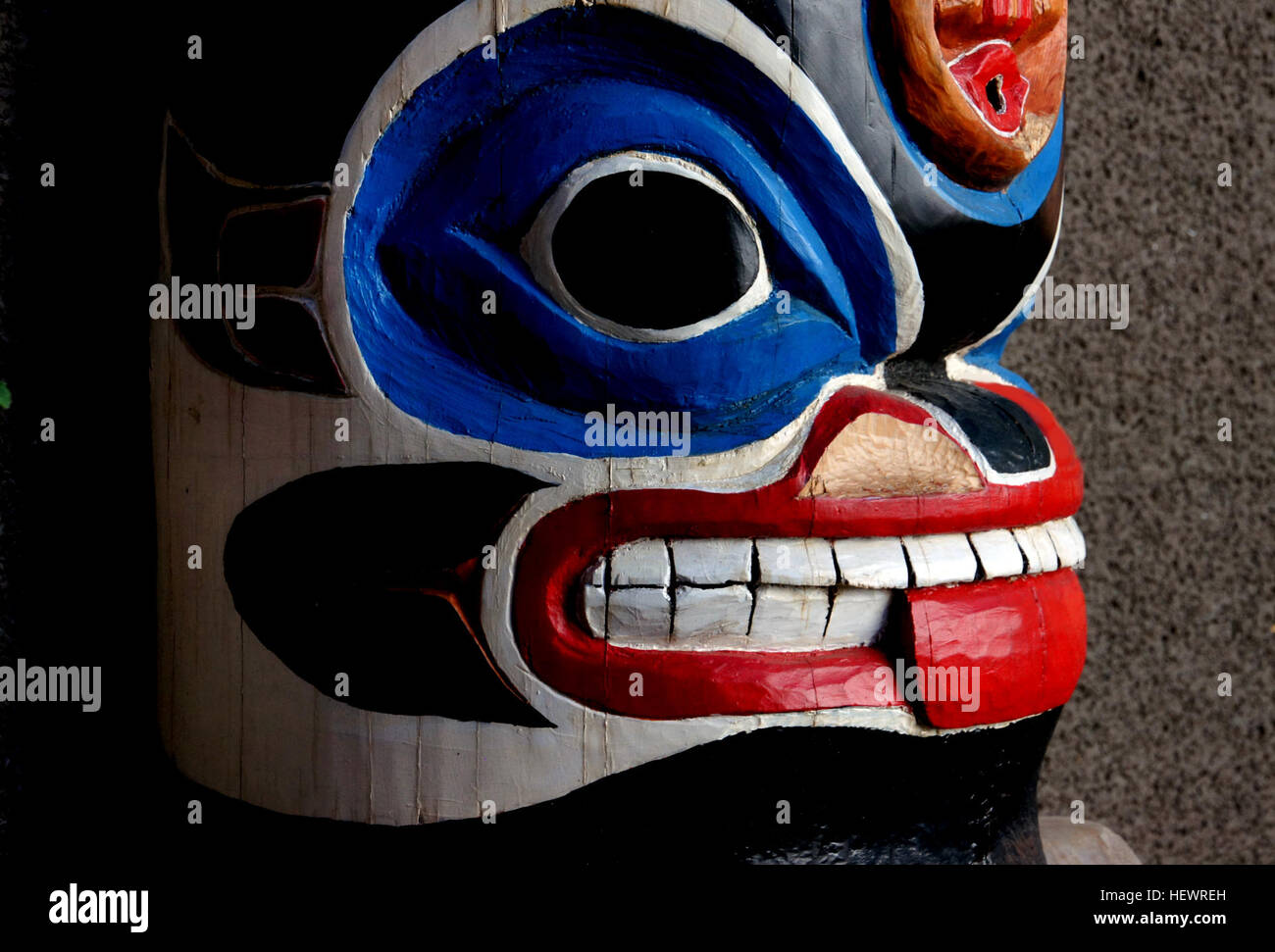 Native american wood carvings hi-res stock photography and images - Alamy