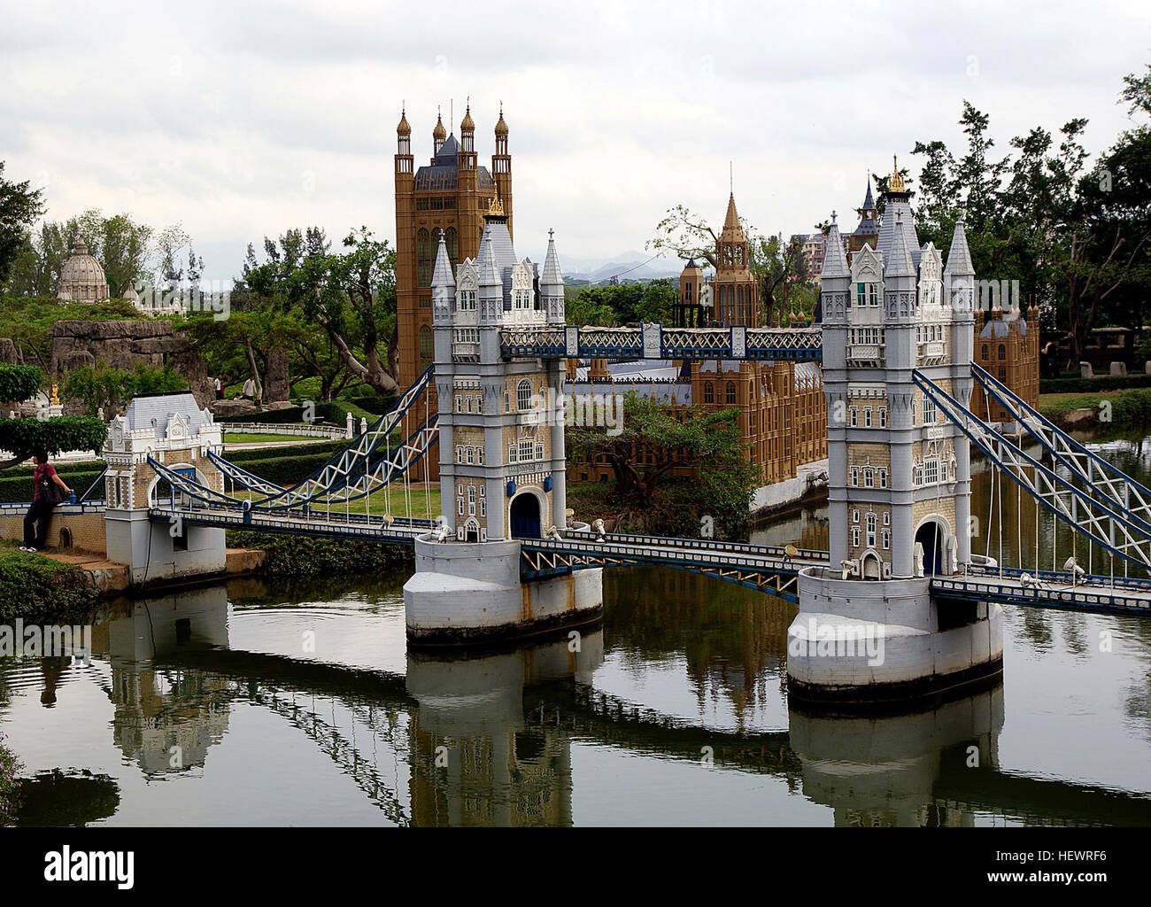 Famous landmarks around the world hi-res stock photography and images ...