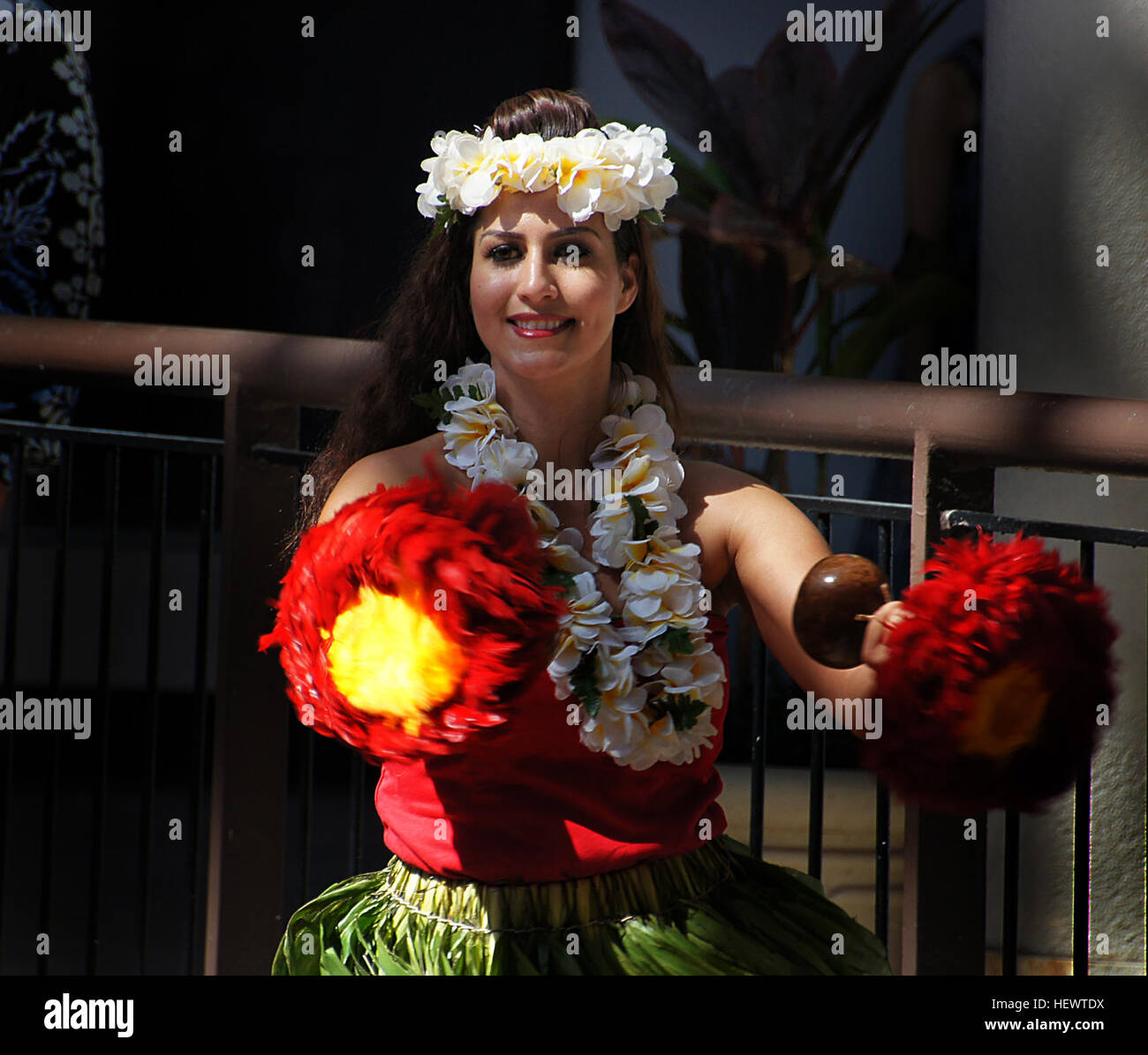 Hula girls dancing traditional hawaiian hi-res stock photography and ...