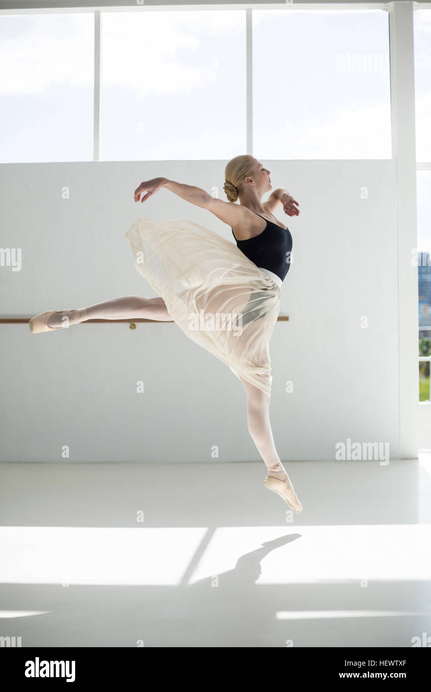 Ballerina practicing a ballet dance in ballet studio Stock Photo - Alamy