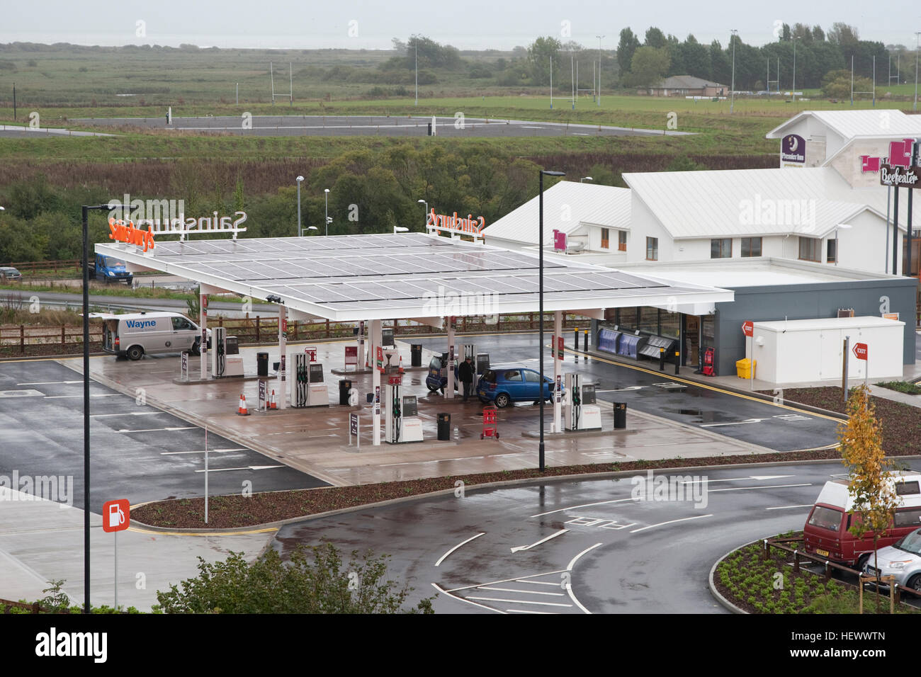 Superstore and car park hi-res stock photography and images - Alamy