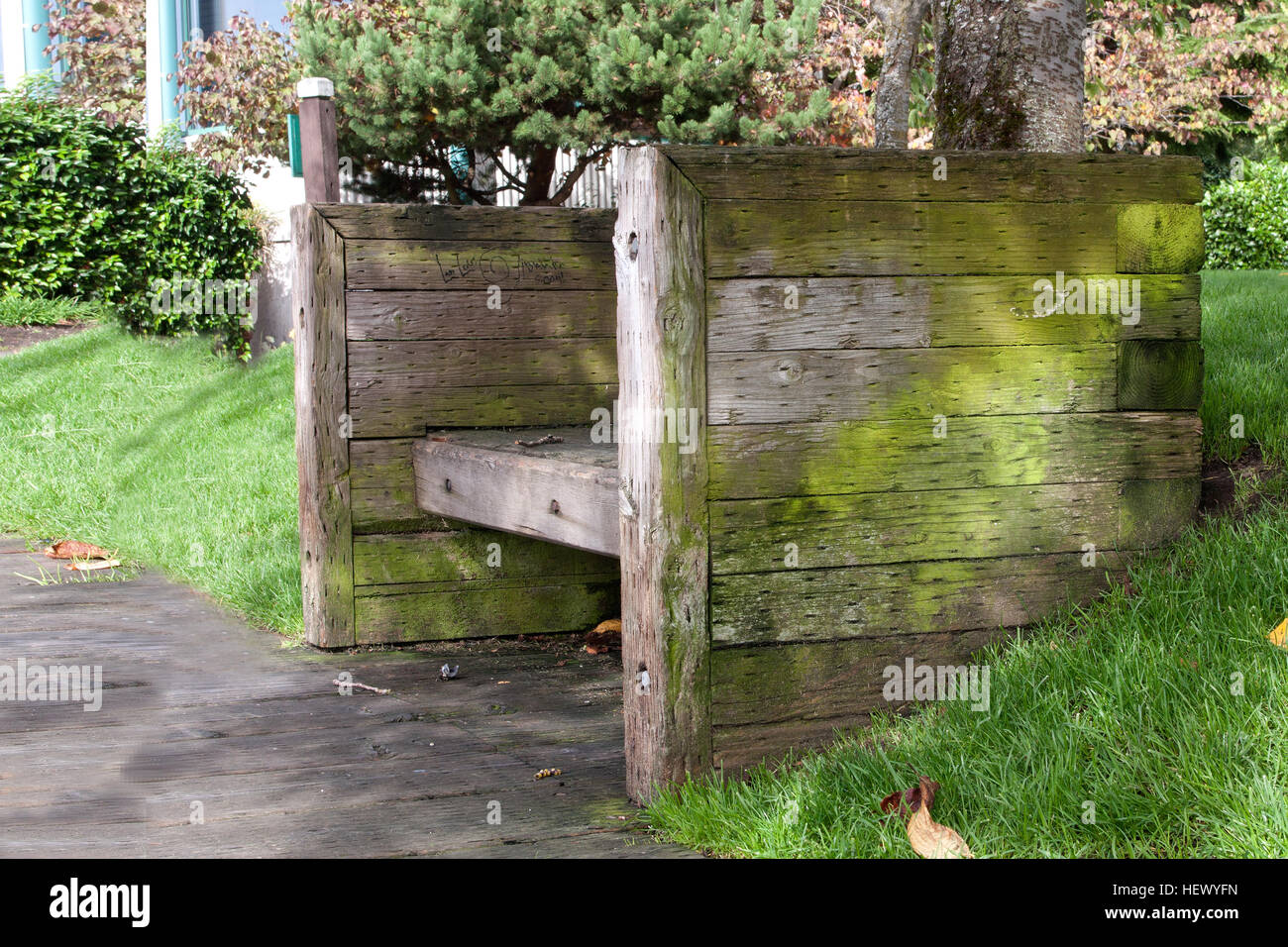 Bolted wooden boards hi-res stock photography and images - Alamy