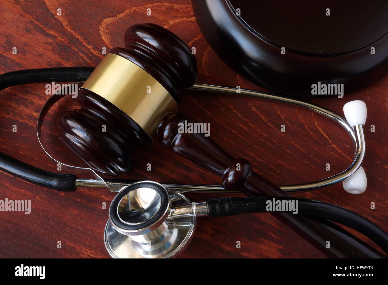 Gavel and stethoscope hi-res stock photography and images - Alamy