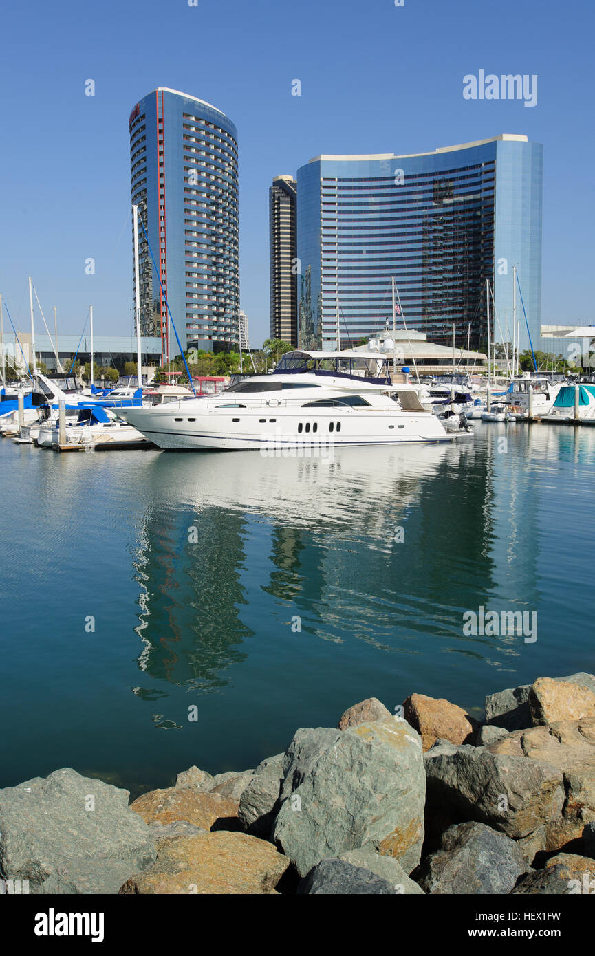 Modern yachts in marina and towering glass buildings Stock Photo - Alamy